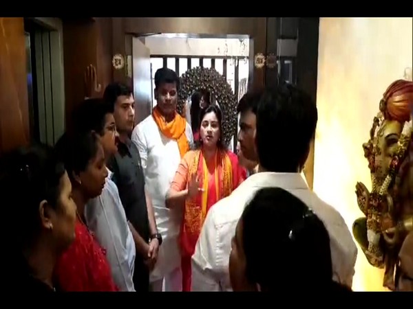 Maharasthra: MLA-MP couple's plan to chant Hanuman Chalisa outside CM Thackeray's residence ...