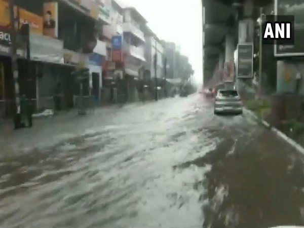 Heavy rain lashes Kochi, water-logging cripples life