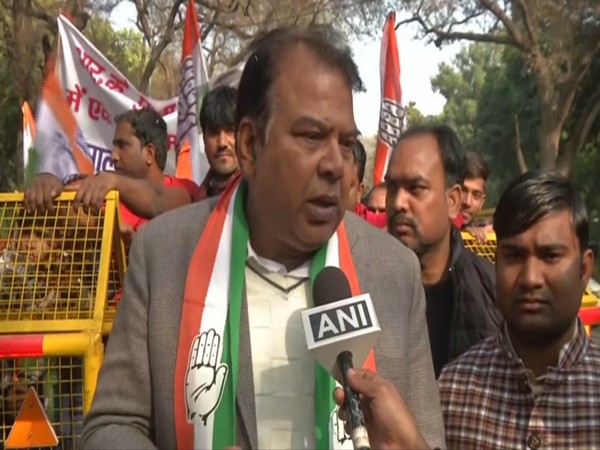 Supporters protest at 10 Janpath after ticket denied to Congress leader