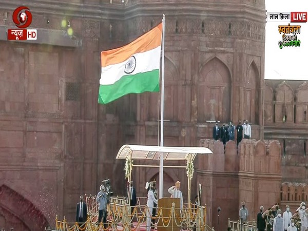 PM Modi inspects guard of honour, hoists national flag at Red Fort