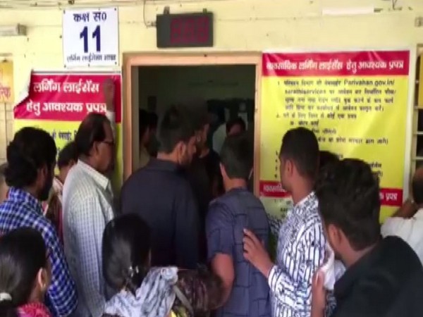 UP: Scores of people rush to RTOs after amended Motor Vehicles Act