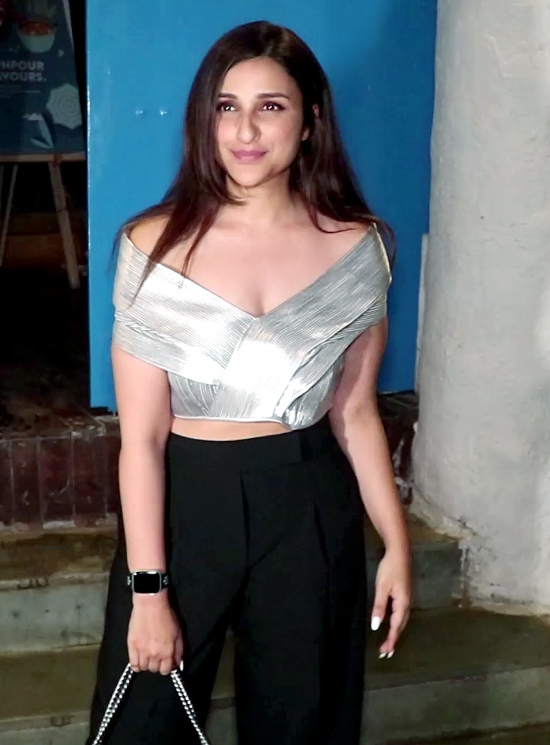 Parineeti, Harrdy Sandhu snapped in Bandra