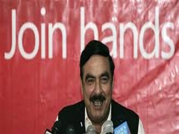 'We have small 125-250 gm atom bombs', says Pak minister Sheikh Rashid