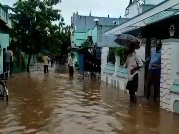 Water enters in houses in Andhra's Giddaluru following heavy rains