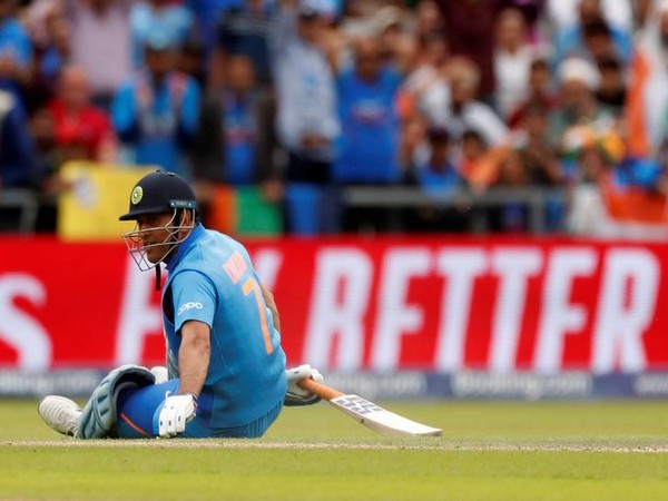 CWC'19: Netizens can't keep calm seeing Dhoni seemingly in tears