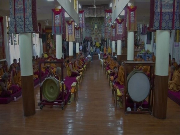 Tibetans celebrate Buddha's life on full moon of Saka Dawa