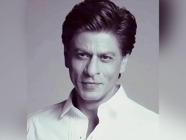 Shah Rukh Khan sends autographed picture, handwritten note to 'good ...