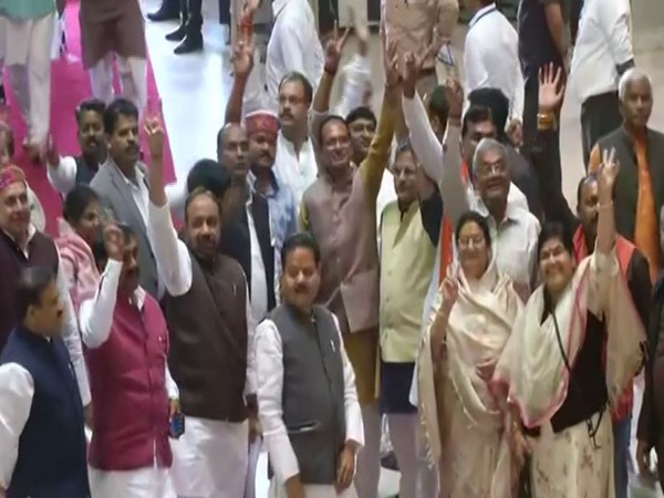 Shivraj Singh Chouhan flashes victory sign ahead of Madhya Pradesh Assembly session