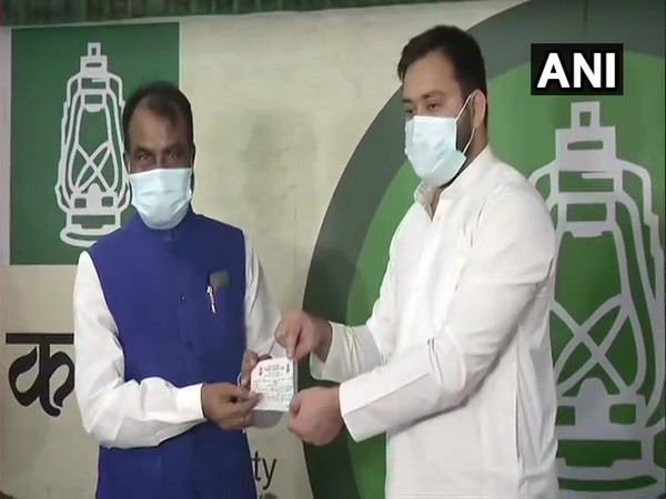 Shyam Rajak joins RJD after being expelled from JDU