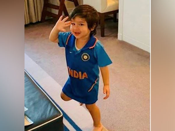 Fans going gaga over Taimur's picture celebrating India's victory over Pak