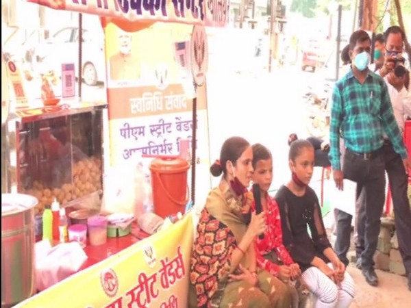 Gwalior street vendor thanks PM after getting loan under SVANidhi scheme