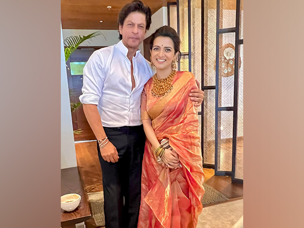 Shah Rukh Khan's pictures with Divyadarshini from Nayanthara's wedding ...