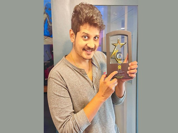 Vinay Prataprao Deshmukh wins Best Actor Award at World Film Carnival ...