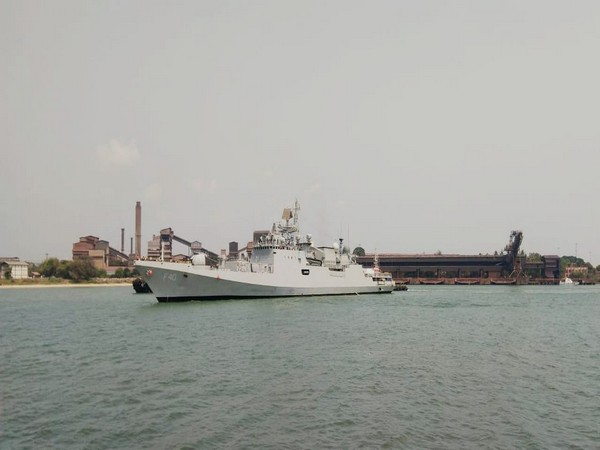 INS Talwar arrives in New Mangalore with first consignment of Oxygen ...