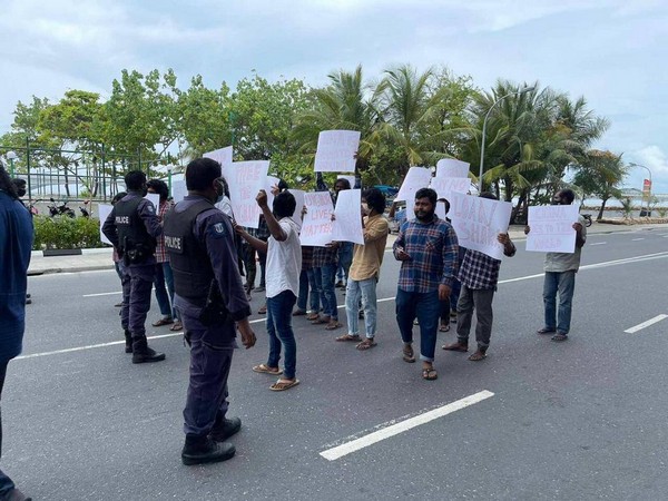 Maldives: Protest outside Chinese embassy against Beijing's treatement ...