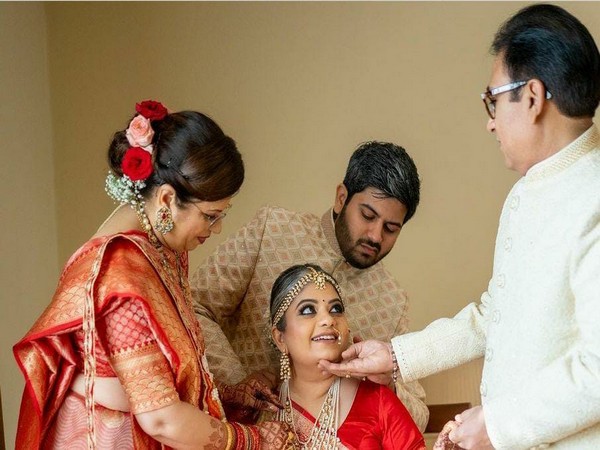 Dilip Joshi's daughter embraces grey hair at her wedding, netizens heap ...