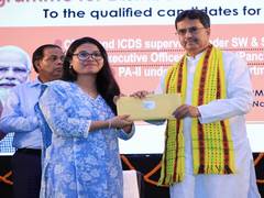 Tripura CM Manik Saha hands over offer letters to 473 people for ...