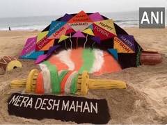 Odisha: Sand artist Sudarsan Pattnaik creates sand art at Puri Beach on ...