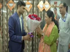 Delhi CM meets people at her residence, to move motion for Mohan Singh ...
