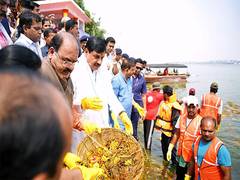 MP CM Yadav performs shramdaan at Bhopal's Sheetal Das Ki Bagiya Ghat ...