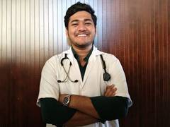 Het Joshi, enrolled through Gujarat's Shala Praveshotsav, becomes doctor