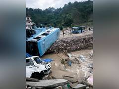 Himachal monsoon: 564 roads blocked, 525 power distribution ...