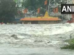 Hyderabad: Following heavy rainfall, Himayat Sagar gates opened, Musi ...