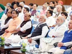Viksit Bharat 2047 our commitment, not mere slogan: PM Modi chairs ...