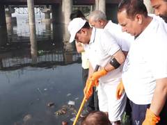 Delhi: Virendra Sachdeva joins Yamuna cleanliness drive, calls river ...
