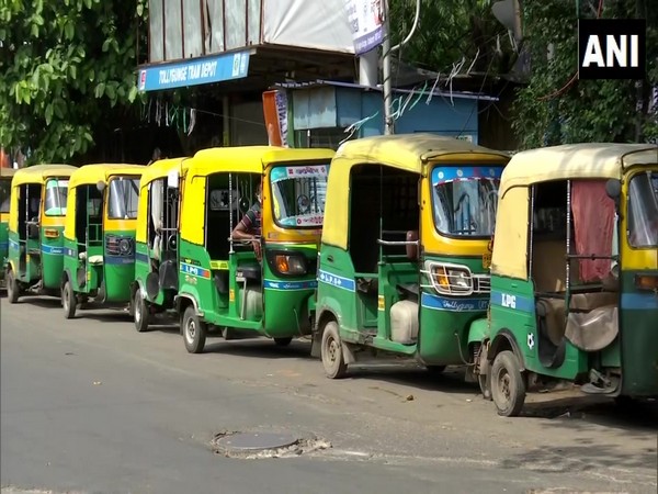 Reduction in passengers due to COVID-19 hits Kolkata auto drivers
