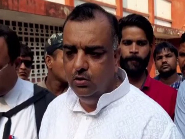 Rampur: Court issues bailable warrant against Azam Khan, his wife, son