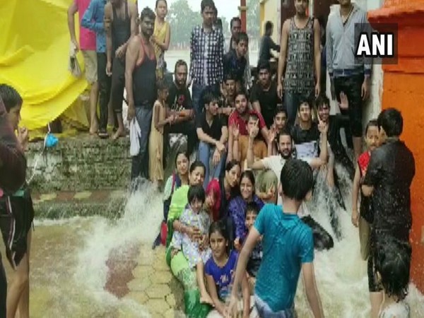 MP: People celebrates as Tapti river overflows in Betul