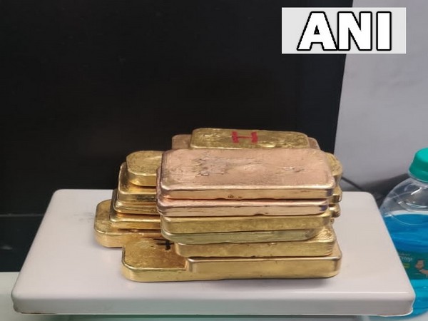 19 gold bars weighing 15.576 kgs seized from Kenyan passengers at Delhi ...
