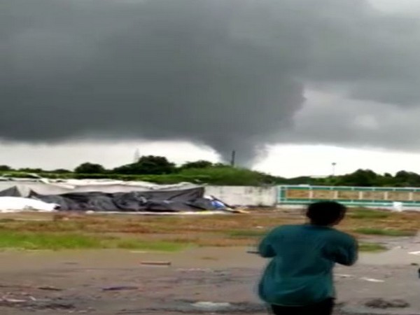 Gujarat: Tornado-like cloud formation in Sabarkantha