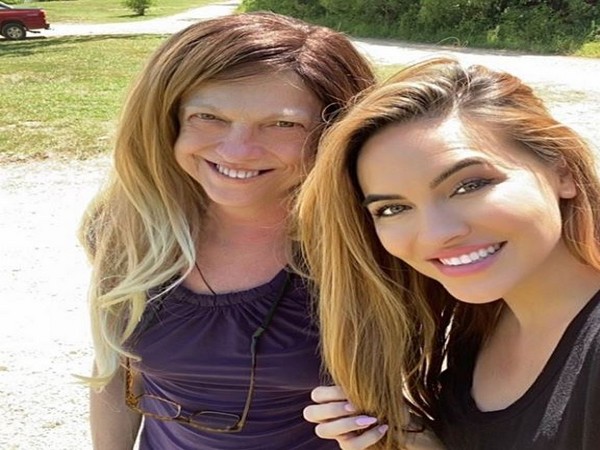 'Selling Sunset' star Chrishell Stause's mother dies after battle with ...