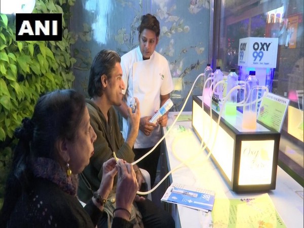 Delhi Bar provides fresh oxygenated air in different aromas to customers
