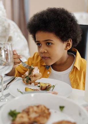 5 essential table manners to instill in your kids