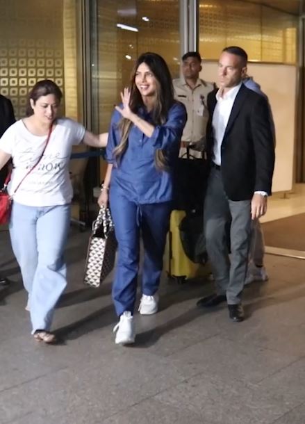 ‘desi Girl Priyanka Chopra Returns To India After 3 Years
