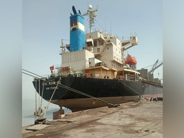 Ship 'MV Hai Nam 86', carrying steel cylinder tubes, reaches Deendayal Port