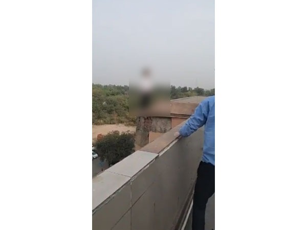 Girl who jumped from Delhi's Akshardham metro station succumbs to injuries