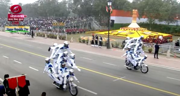 74th Republic Day parade: Amazing motorcycle stunts by 'Dare Devils' team
