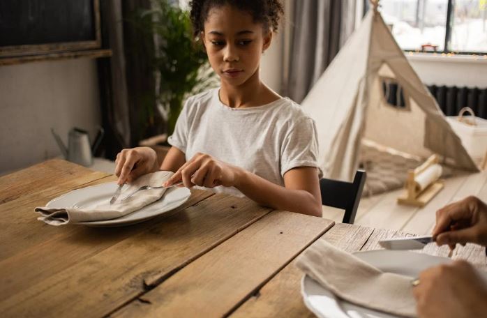 5 essential table manners to instill in your kids