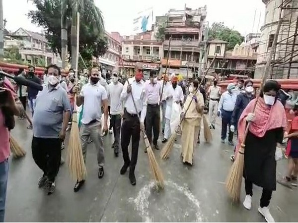 Indore's legislators, Municipal Commissioner participate in cleanliness ...