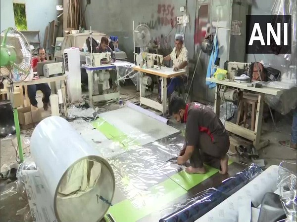 Combating COVID-19: Mumbai auto drivers use 'isolation cover' for safety