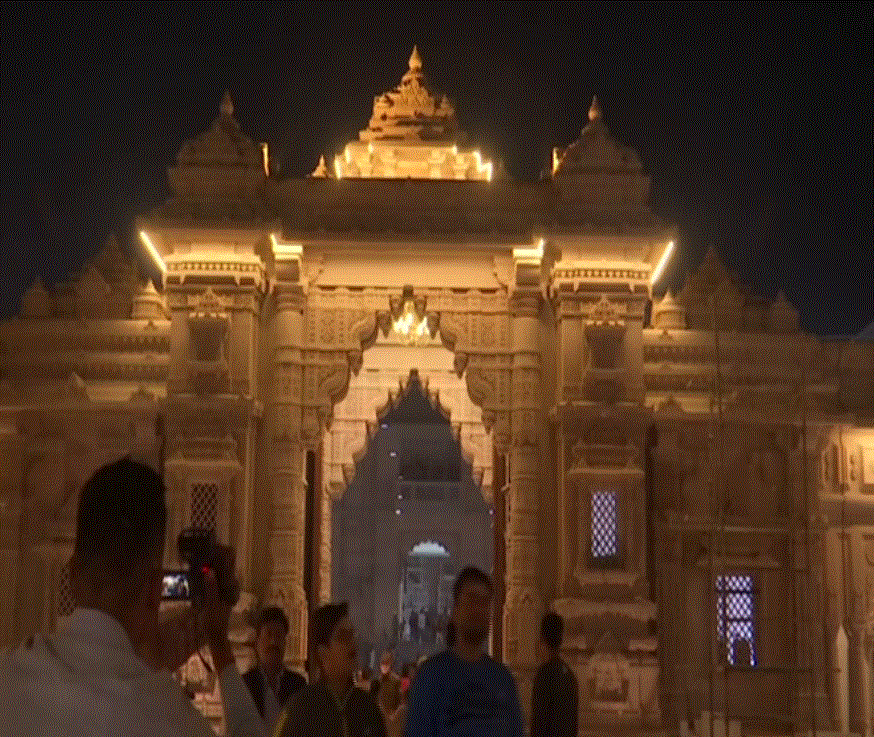 Ahead of PM Modi's Varanasi visit, Kashi Vishwanath Temple decked up