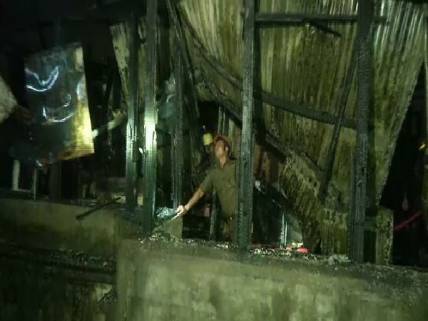 Kolkata: Fire breaks out a guesthouse in Lenin Sarani Road