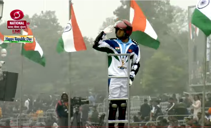 74th Republic Day parade: Amazing motorcycle stunts by 'Dare Devils' team