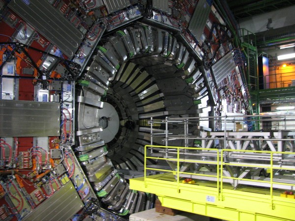 Particle accelerator miniaturised onto a microchip by Stanford scientists