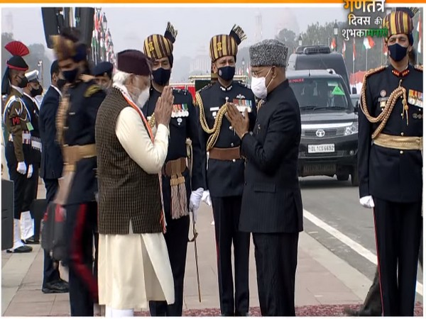 President Kovind arrives at Rajpath, receives 21 Gun Salute on 73rd ...