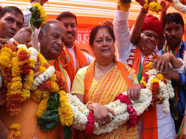 Vasundhra Raje adopting wait and watch stance over crisis faced by ...